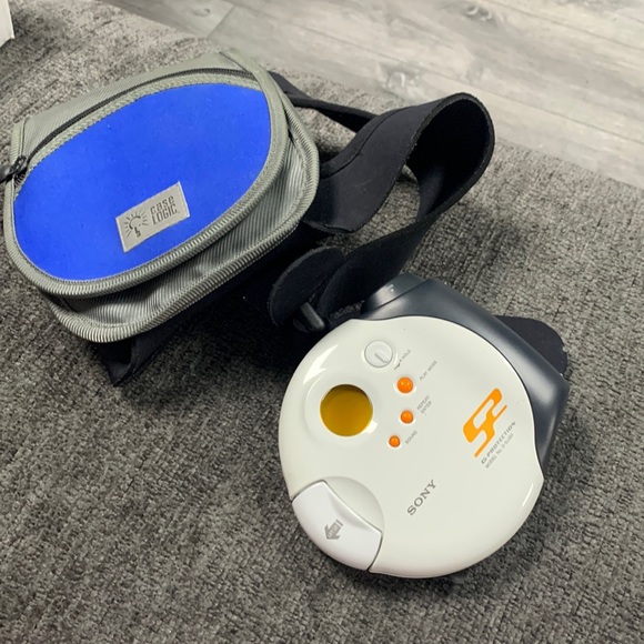 Sony | Accents | Sold Vintage Sony Walkman Discman With Case | Poshmark